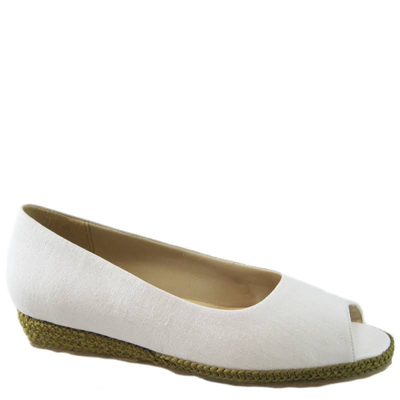 758756376886 UPC - Women's Beacon Shoes Tucson Espadrille, Adult, Size ...