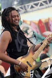 Linley Marthe, un bajista de Mauricio | Musicforjulia